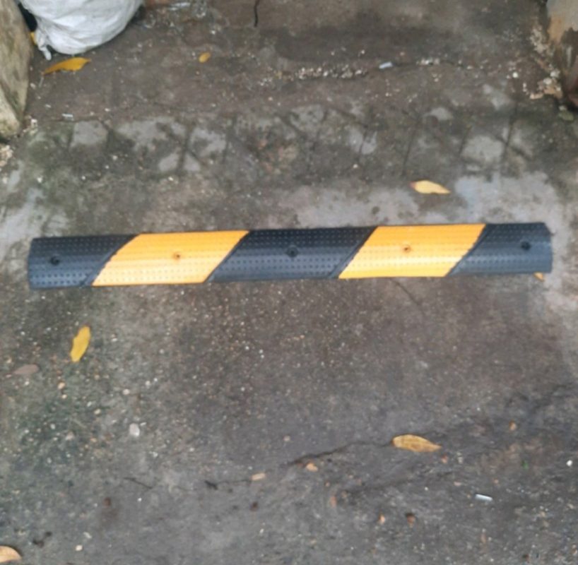 Gờ giảm tốc xe máy bằng cao su cao cấp - dài 1m, rộng 10cm, dày 2cm ...